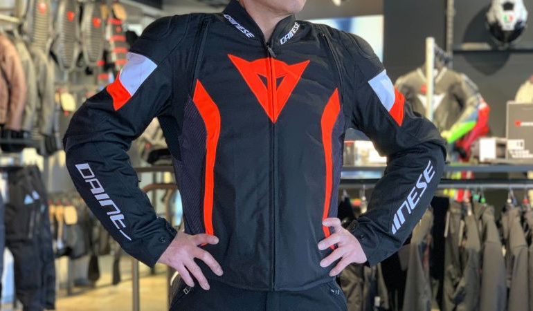 ダイネーゼのテキスタイルジャケット『AVRO 5 TEX JACKET』の機能性を徹底解説