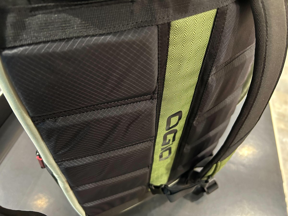 ツーリングから日常生活まで幅広く活躍するバックパック"EXPLORER D-THROTTLE BACKPACK"