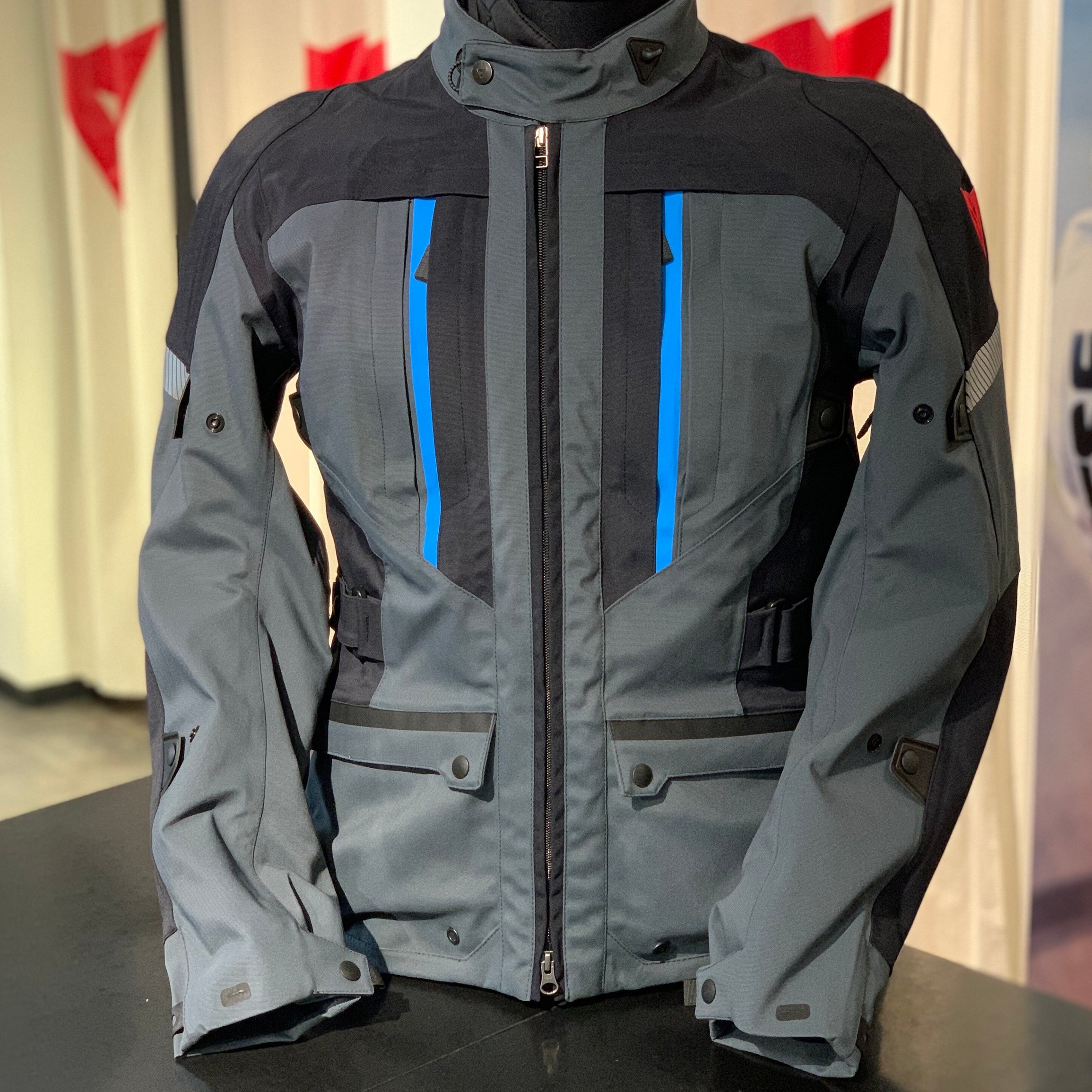 長距離ツーリングを安全かつ快適に！MANGEN ABSØLUTESHELL PRO JACKETのご紹介