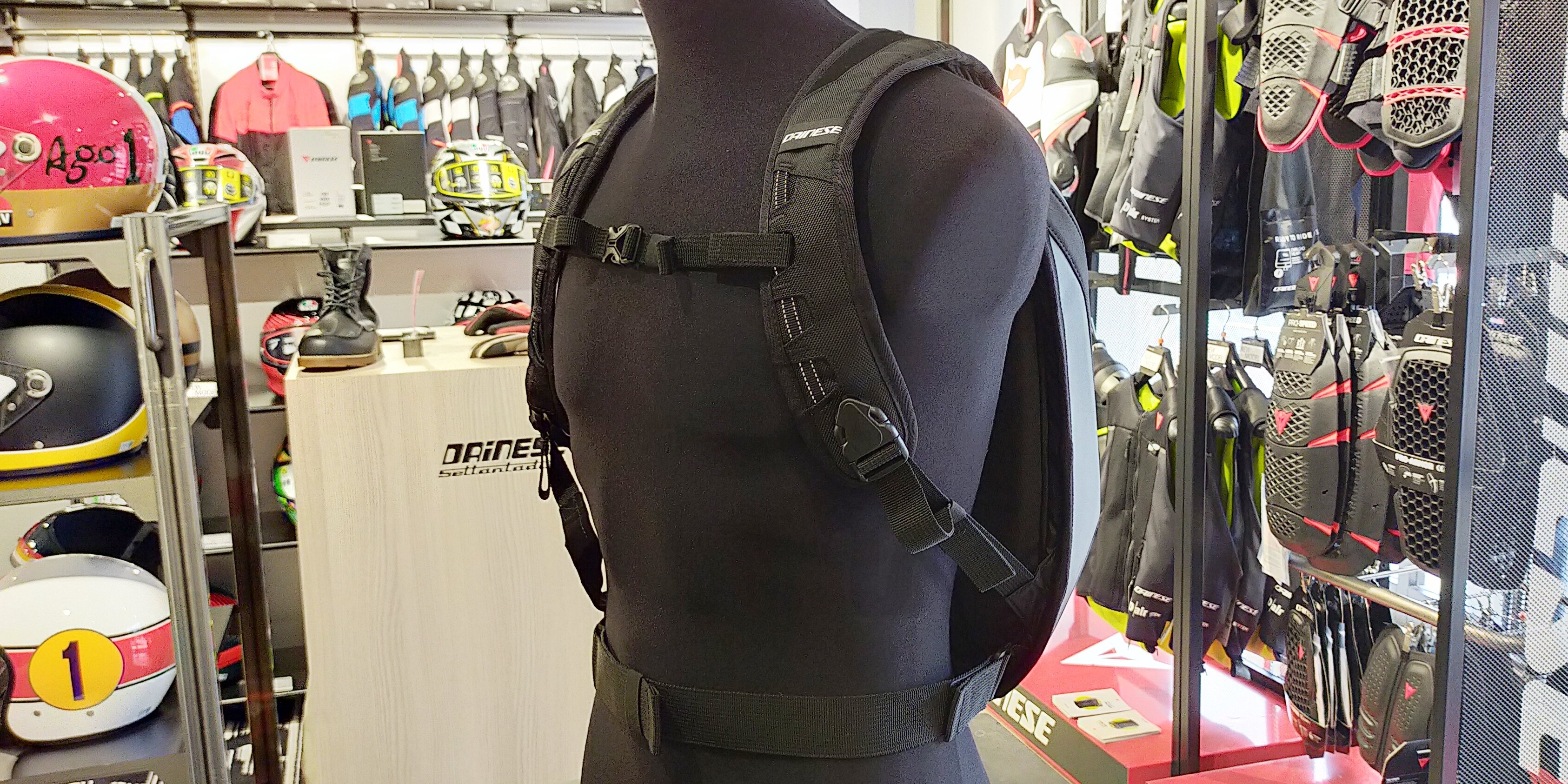 新作バックパック【D-MACH COMPACT BACKPACK】