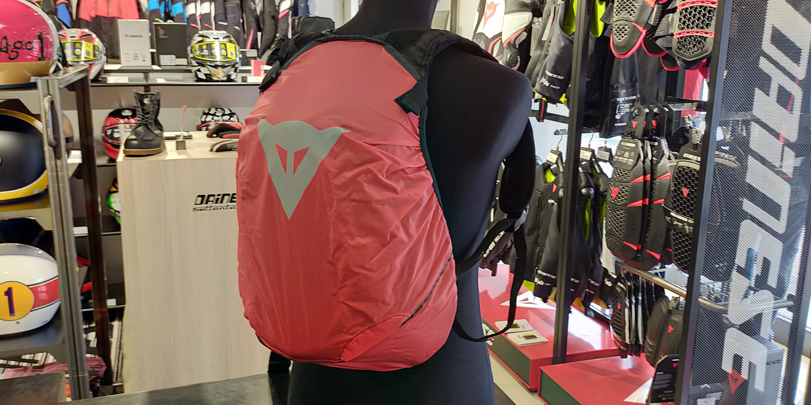 新作バックパック【D-MACH COMPACT BACKPACK】