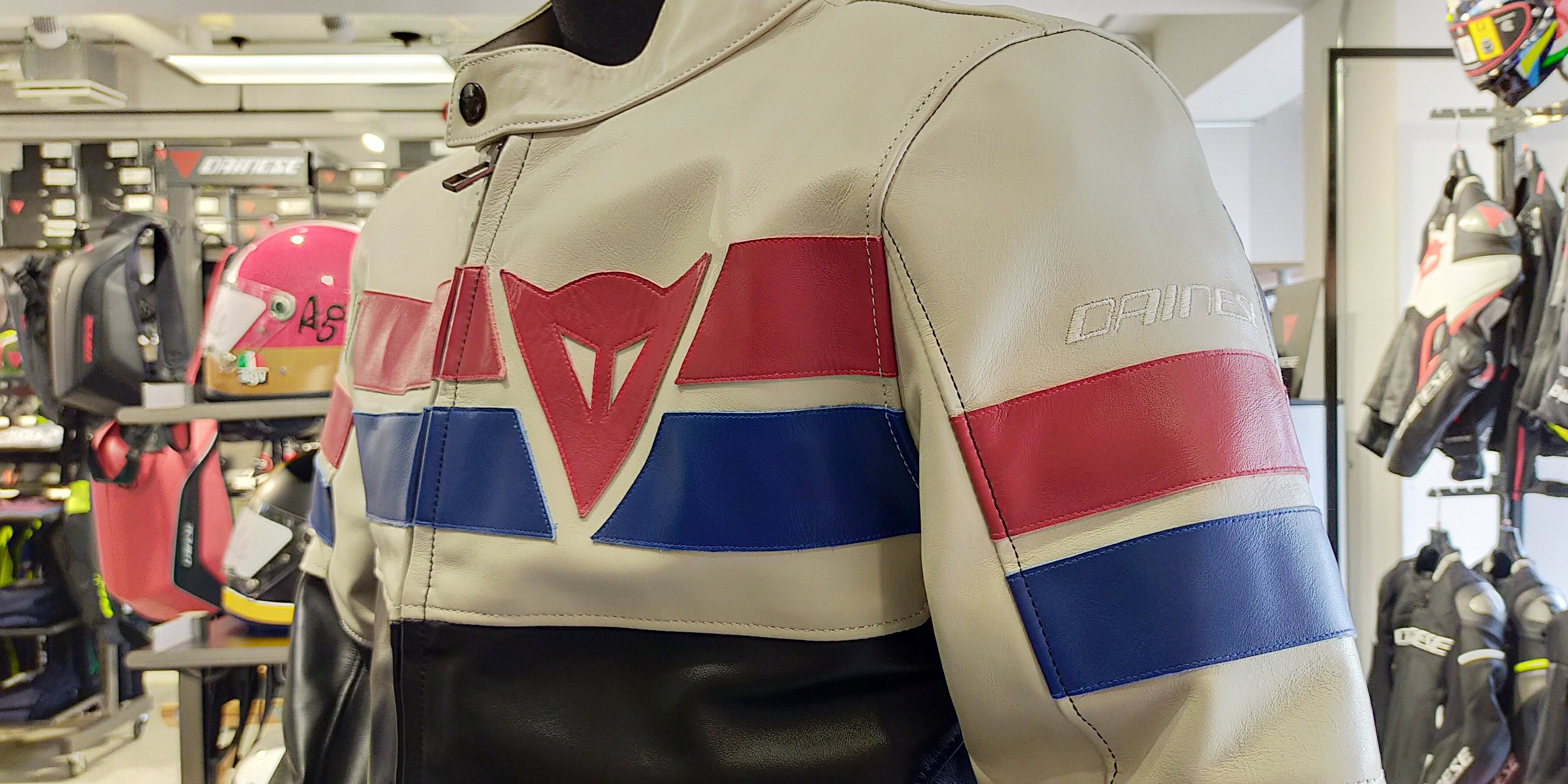 クラッシックなスタイル【8-TRACK LEATHER JACKET】