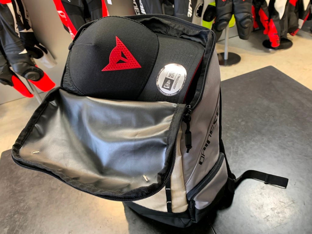 ツーリングや普段使いにもオススメ【EXPLORER D-CLUTCH BACKPACK】