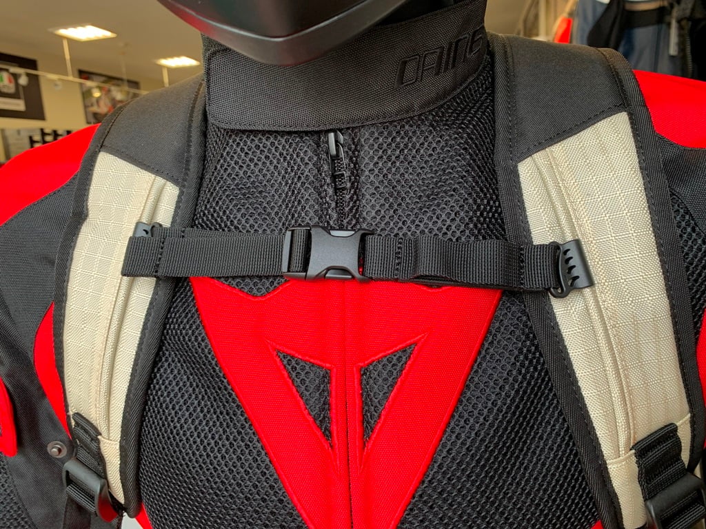 ツーリングや普段使いにもオススメ【EXPLORER D-CLUTCH BACKPACK】