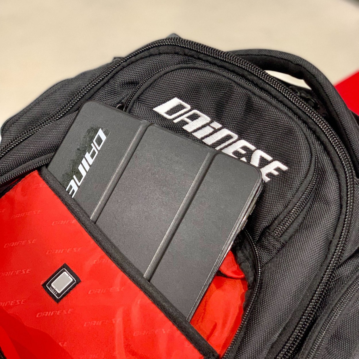 これなしで遠出できない!【D-GAMBIT BACKPACK】を詳しくご紹介!