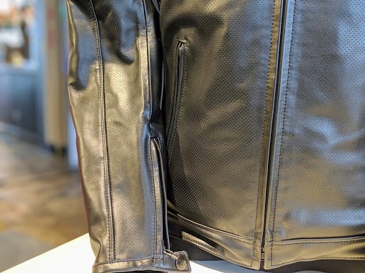 8-TRACK PERF.LEATHER JACKETのご紹介☆