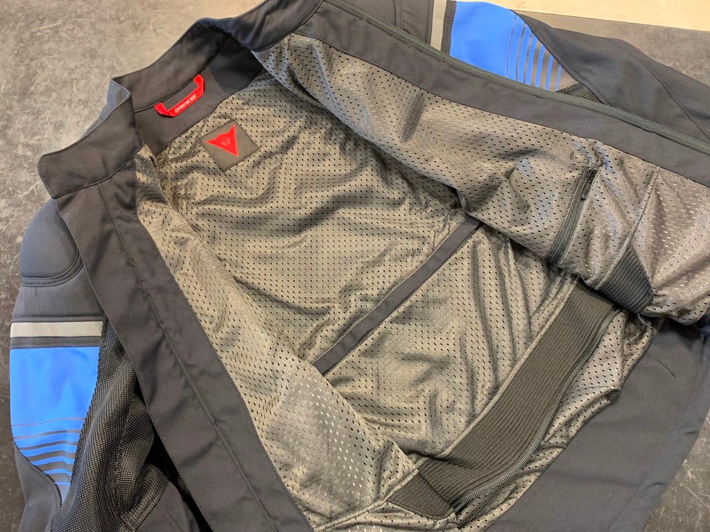 スポーティ+軽さと涼しさが相まったメッシュジャケット【AIR FAST TEX JACKET】